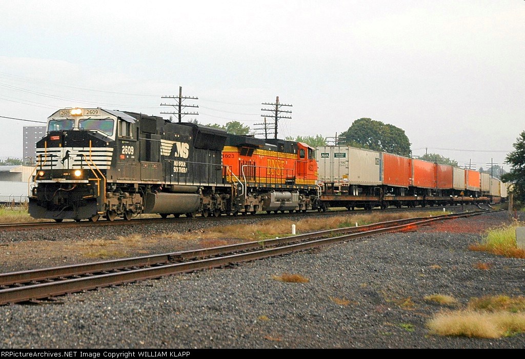 NS 20Q NS 2609 and BNSF 4623